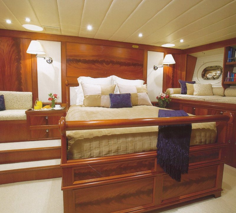 MANUTARA Yacht Charter Details, Valdettaro Shipyards | CHARTERWORLD ...